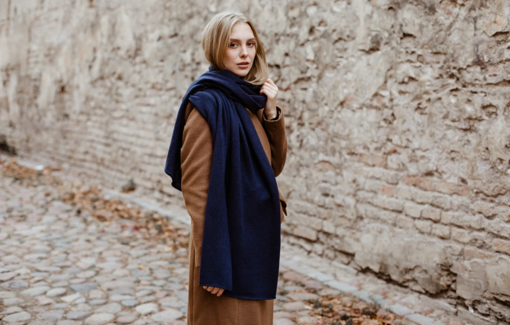 How To Wear A Scarf – Classic Modern Fashion